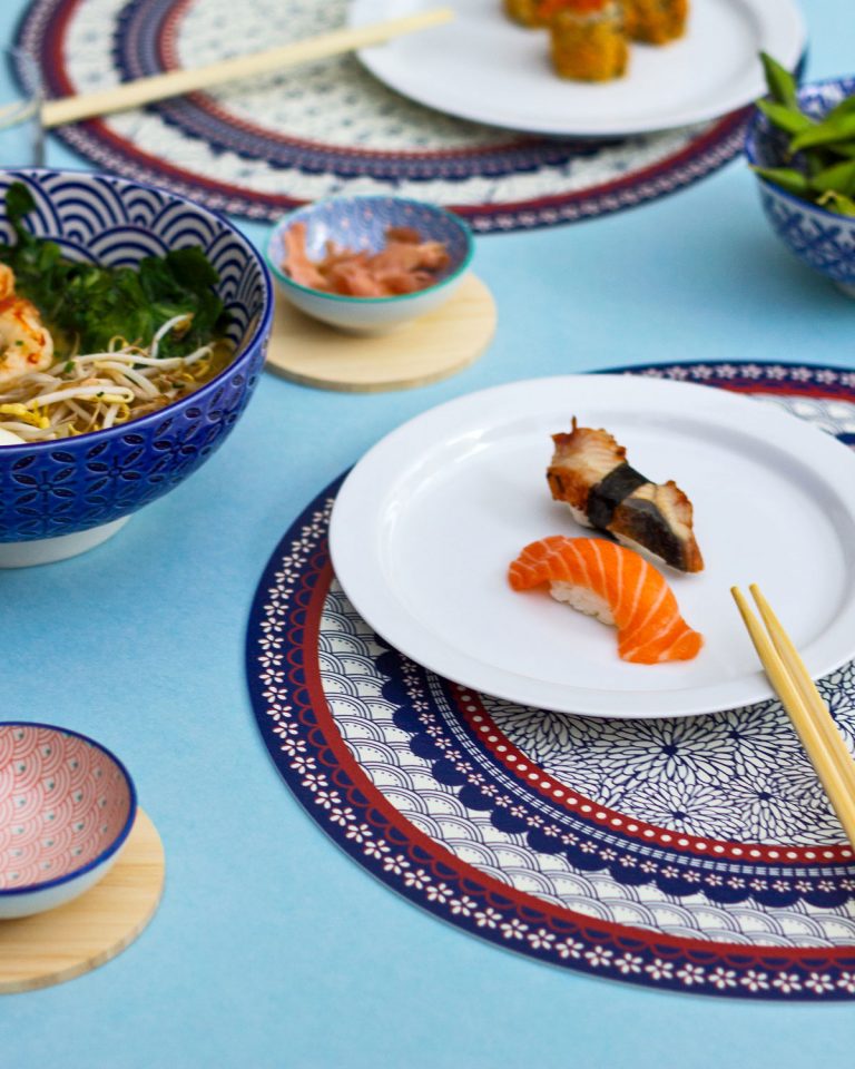 Tovaglietta giapponese blu e bianca in pvc - Emily Evans